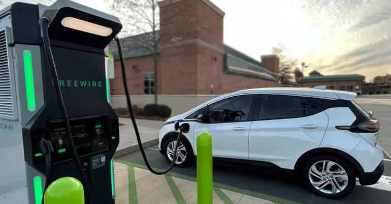 GM Envolve to offer FreeWire EV charging to fleet customers | WardsAuto
