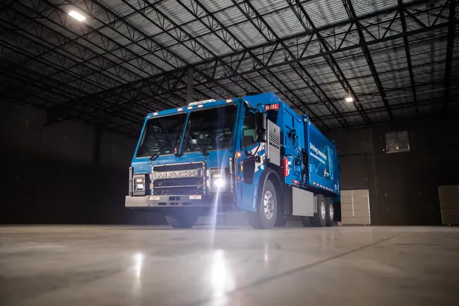 Mack Trucks workers vote to ratify 5-year UAW labor agreement | Waste Dive