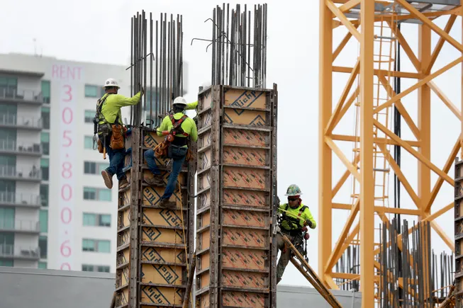 Construction starts tumble as megaprojects, manufacturing falter ...