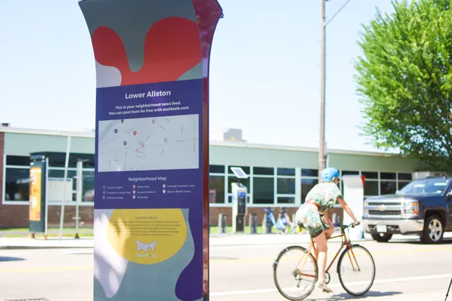 Solar-powered digital message boards deployed in Boston | Smart Cities Dive