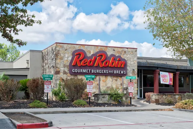Red Robin hires former Bloomin’ Brands exec as interim CFO | Restaurant ...