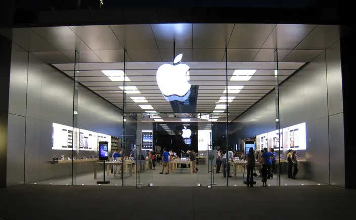 Apple stores lift mall sales by 10% | Retail Dive