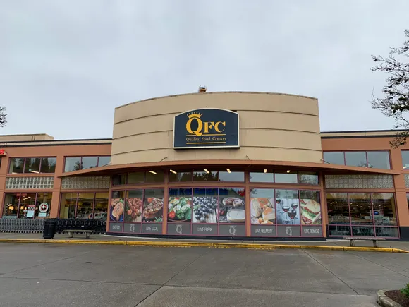 QFC stores will eliminate single-use plastic bags | Supply Chain Dive