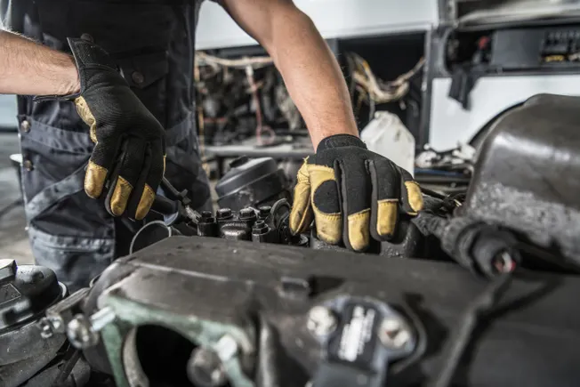 Parts, labor costs slide again in Q1 | Trucking Dive