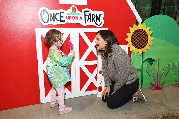Jennifer Garner’s Once Upon a Farm CFO gets post-IPO raise | CFO Dive