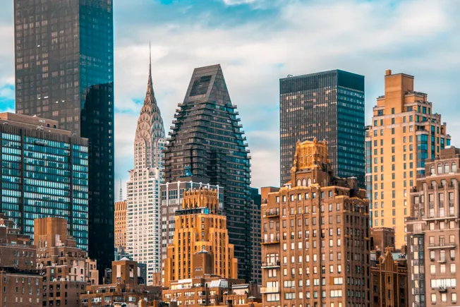 Emissions compliance period begins for NYC’s Local Law 97 | Facilities Dive