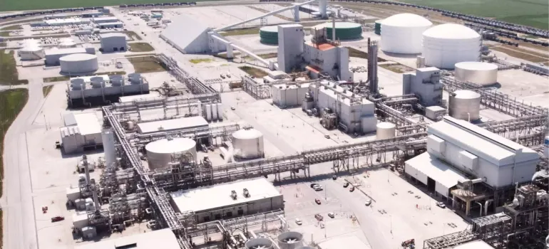 Koch completes controversial $3.6B fertilizer plant acquisition ...