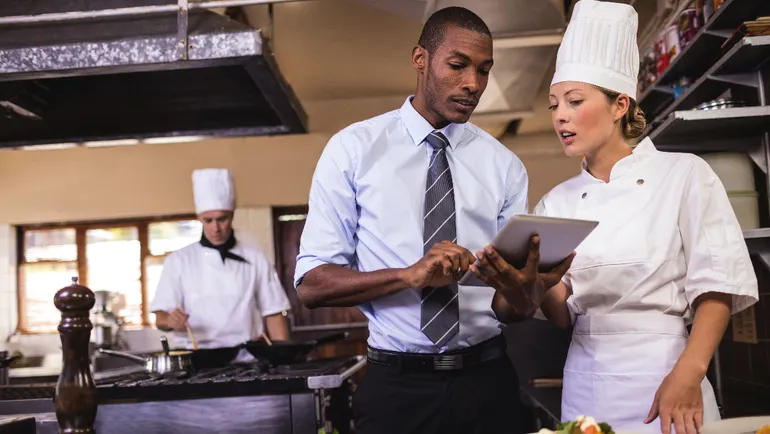 Report: 31% of restaurants have reduced menu size due to inflation ...
