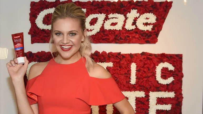 Colgate Optic White takes center stage on Snapchat for CMA Awards ...