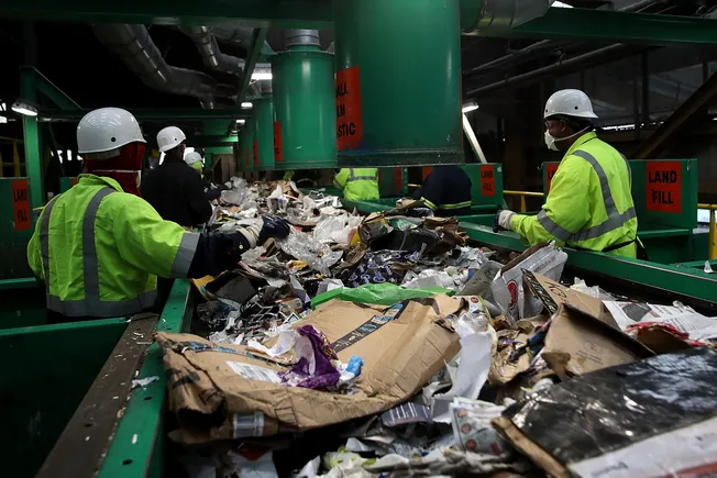 Injury and illness rates for waste workers hit ‘historic’ low in 2021 ...