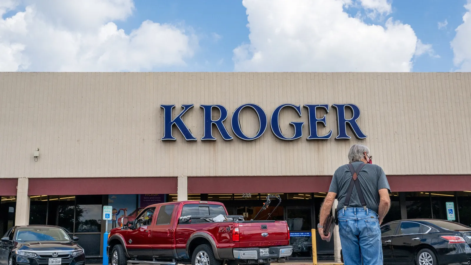 Kroger names new SVP of retail divisions – RetailWit