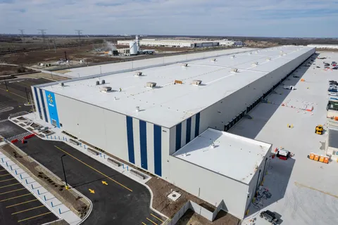 Walmart streamlines fulfillment with third consolidation center ...
