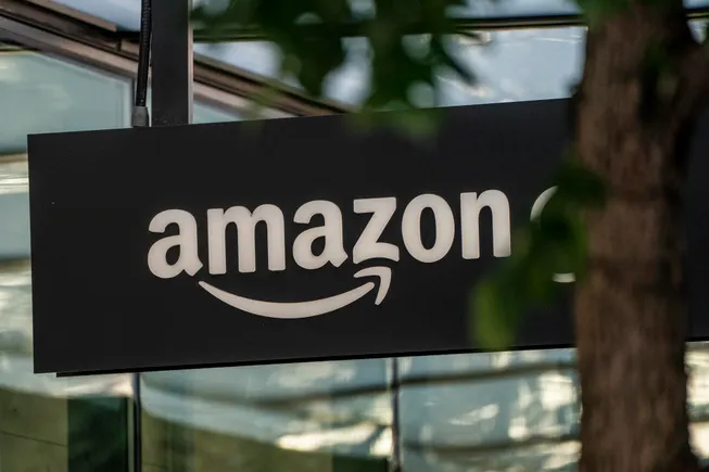 Amazon freezes corporate hiring, citing ‘uncertain’ economy | HR Dive