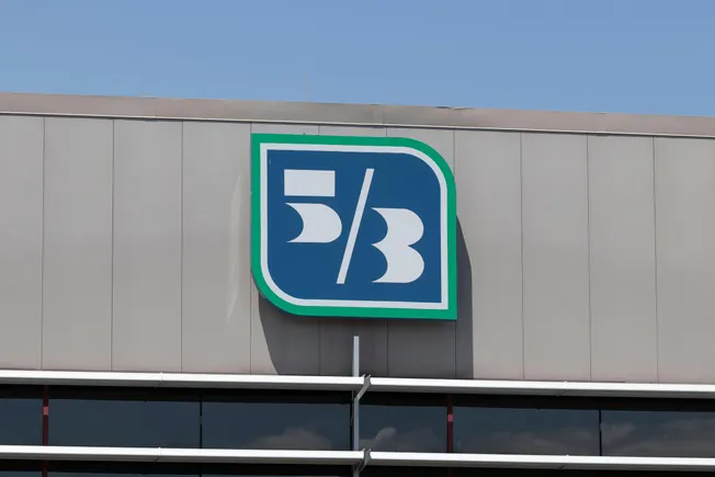 Fifth Third replaces BNY as Direct Express partner | Banking Dive