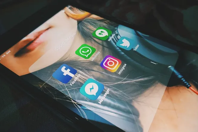 Facebook's Planning to Integrate its Messaging Platforms to Simplify ...