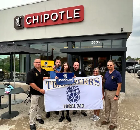 Chipotle workers at Michigan store unionize | Restaurant Dive