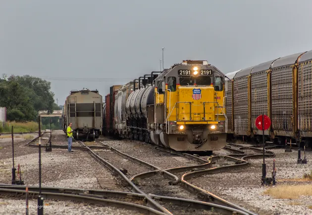 Union Pacific to offer $20K in hiring bonuses for train crew members ...