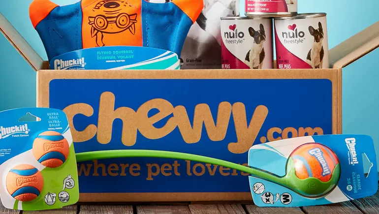 Chewy founder leaves as former Amazon exec takes over | Retail Dive