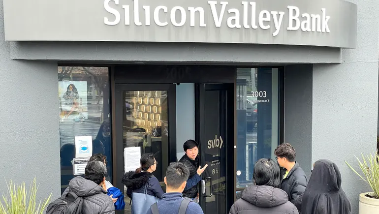 ‘Meme stock in reverse’: SVB collapse portends new era of viral bank ...