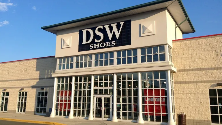 Hy Vee teams up with DSW to sell shoes Grocery Dive