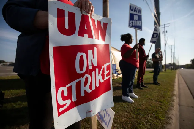 UAW Local 869 votes to authorize strike at Stellantis plant | WardsAuto