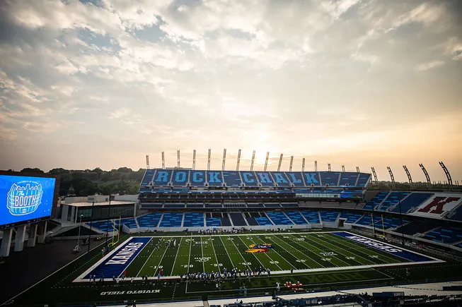 Turner completes $400M Kansas football stadium | Construction Dive