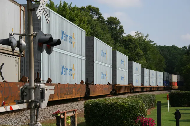 Walmart stands up container fleet, uses drivers for drayage | Supply ...