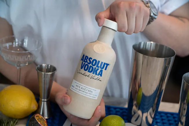 Packaging innovations: Absolut tops itself with fiber, Aldi is glued to ...