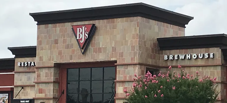 BJ’s Restaurants CEO, president Gregory Levin steps down | Restaurant Dive