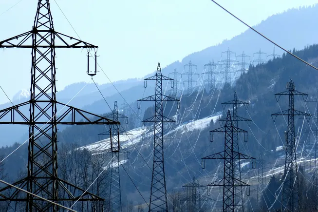 Massachusetts utilities sign contracts to import Canadian hydropower ...