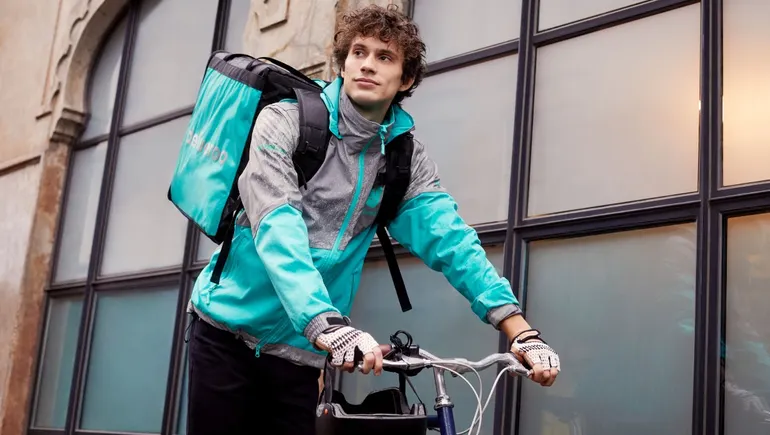 Deliveroo to adopt dynamic pricing structure | Restaurant Dive